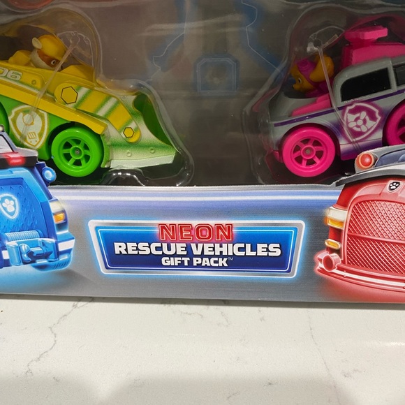 Paw Patrol | Toys | Paw Patrol Neon Rescue True Metal Car Tracker ...